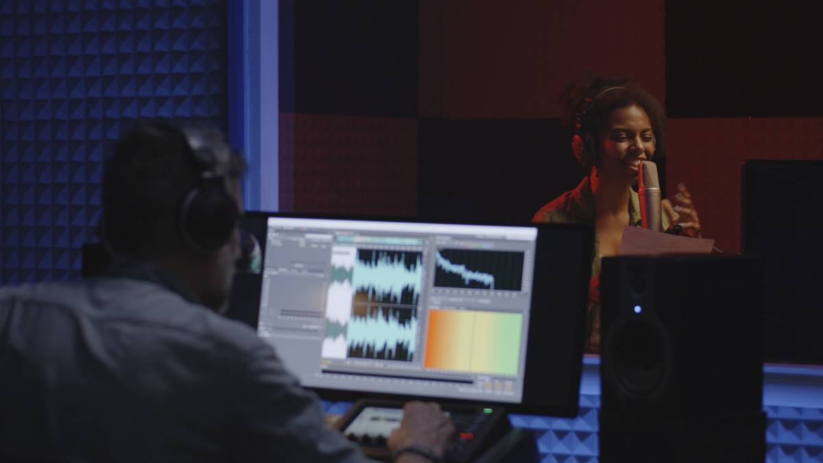 Pengertian, Fungsi Voice Over artist - IDS | BTEC
