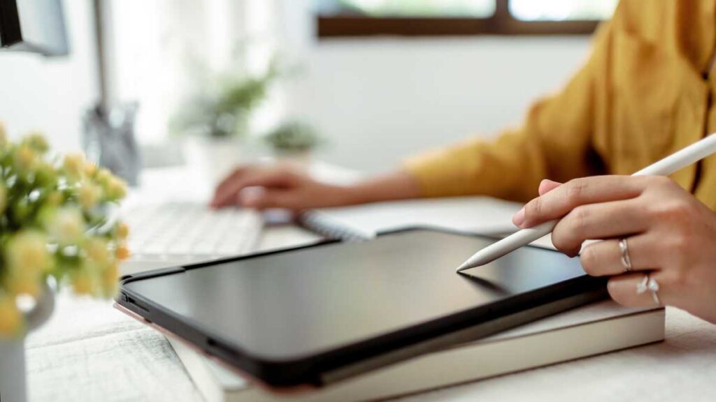 10 Drawing Tablet Terbaik untuk Desainer Grafis - IDS | BTEC